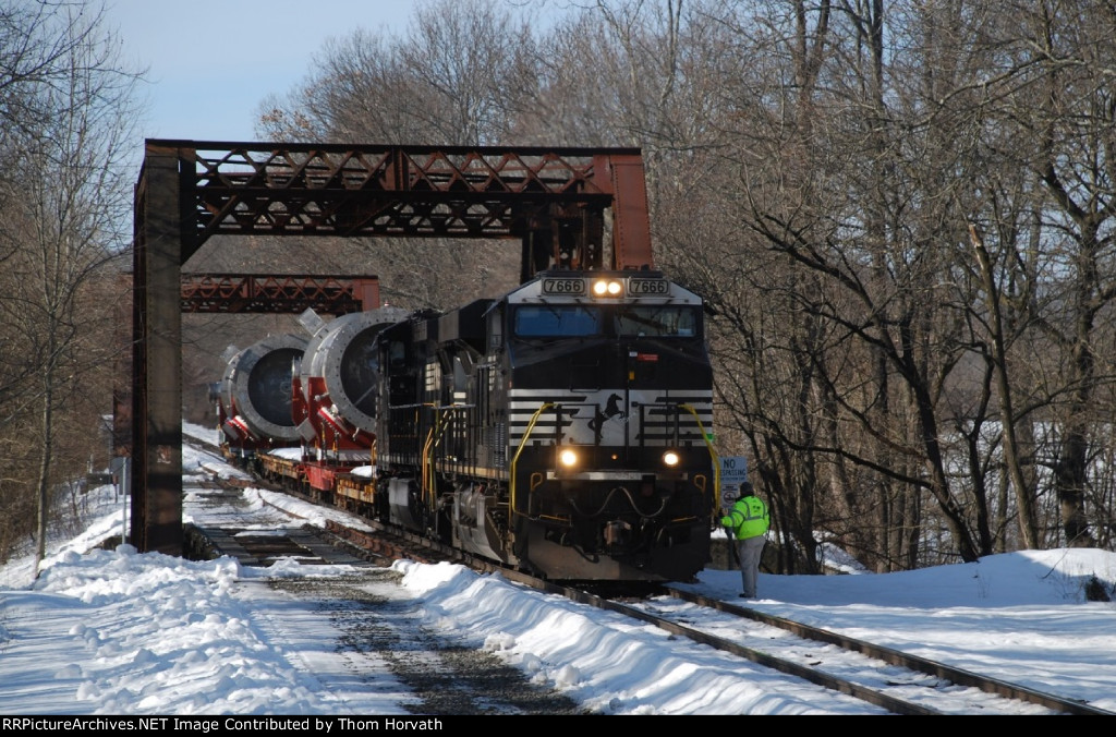 NS 052 makes its way through the twin bridges west of the grade crossing
